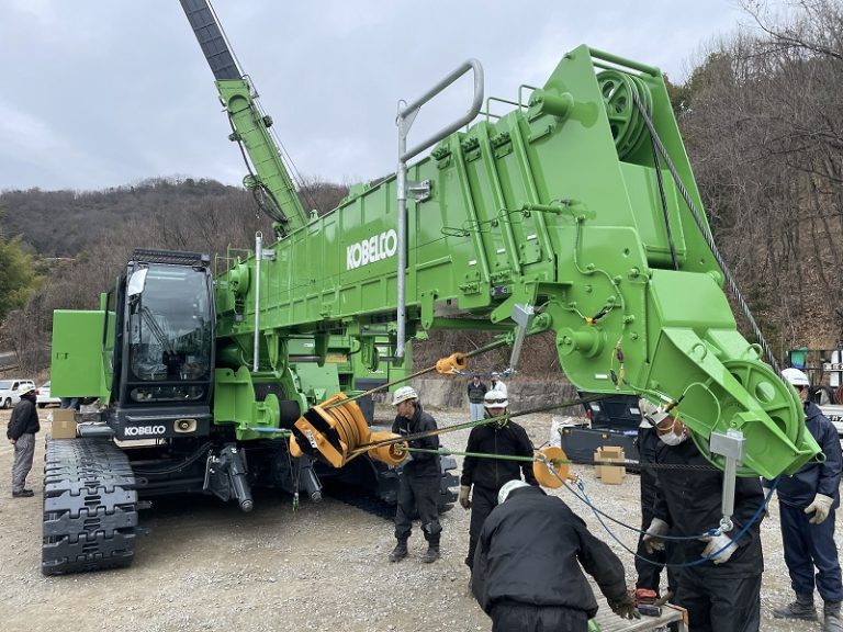 株式会社東洋工務店｜ 新規機材導入 55tクローラクレーン「TK550G」